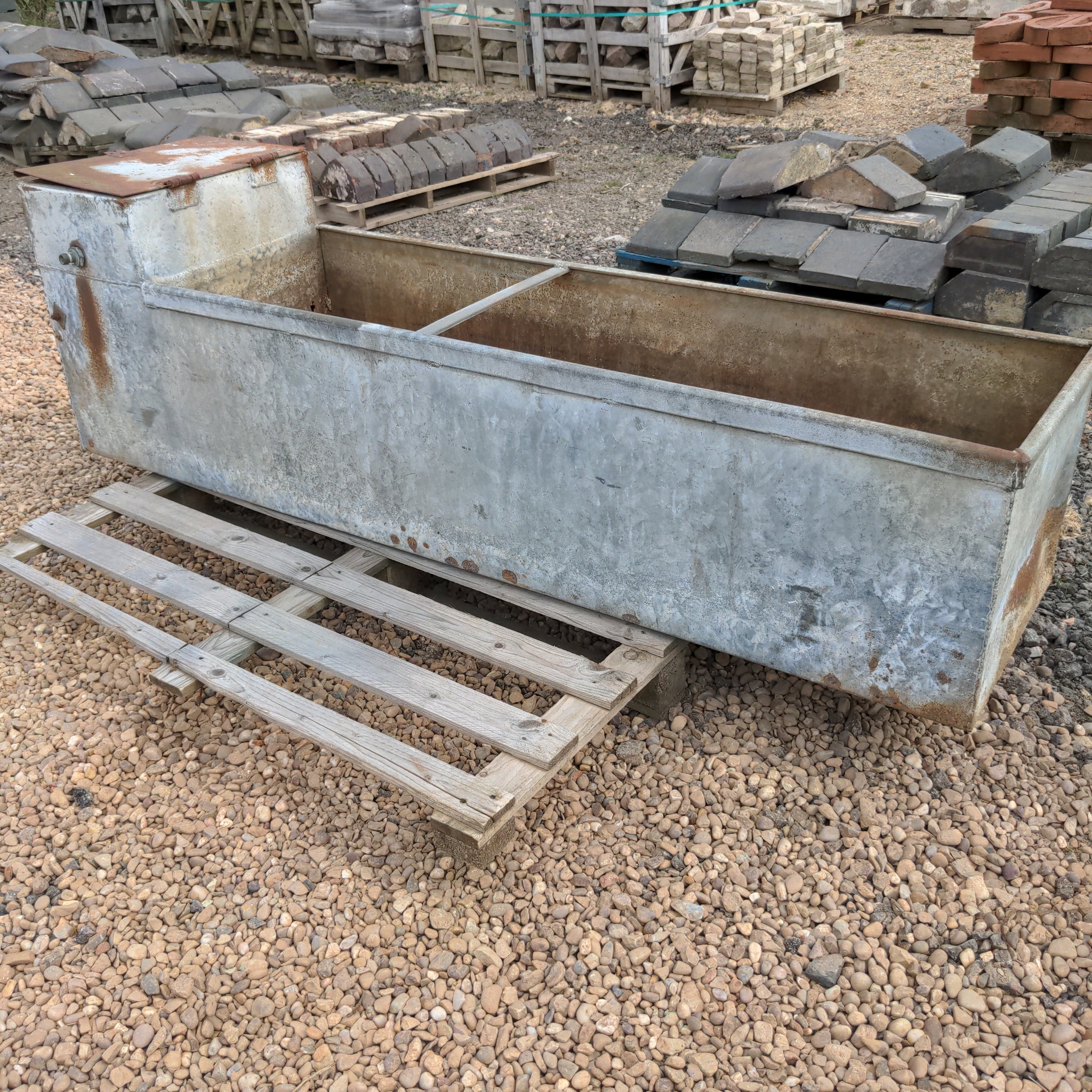 Troughs & Planters – Lodge Farm Reclamation